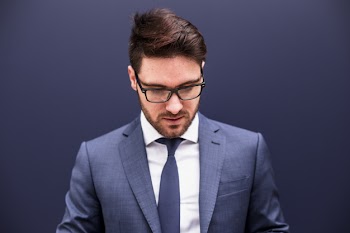 Free: Confident Young Businessman in Tailored Suit - nohat.cc