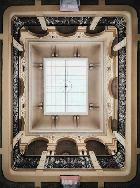 Free: Beige Painted Building - nohat.cc