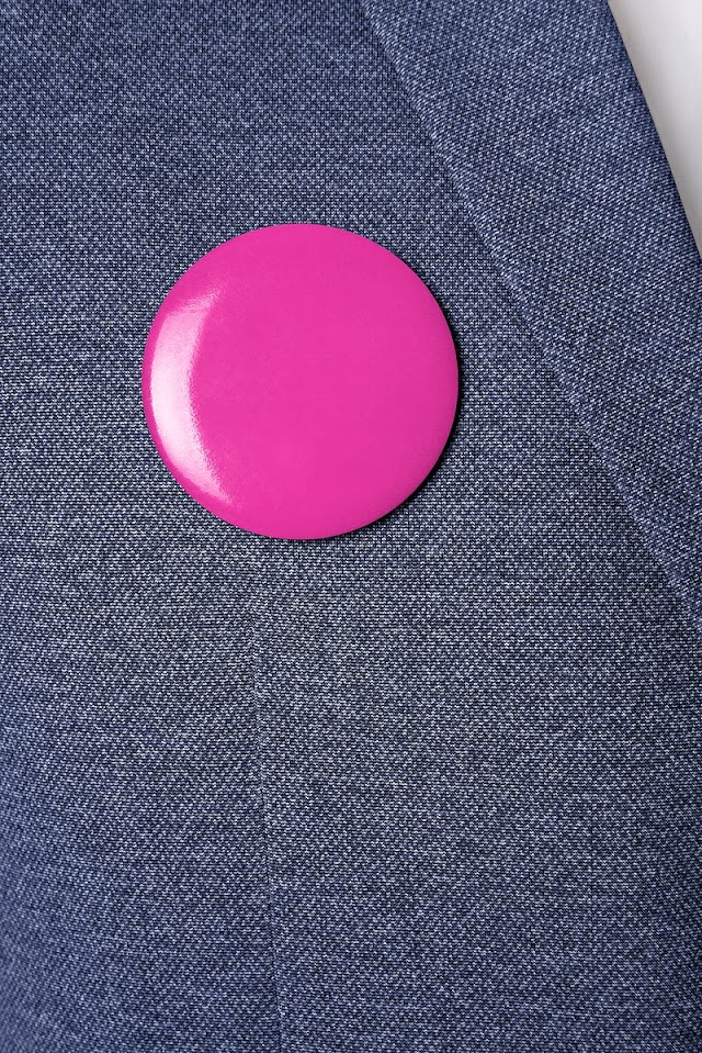 Free: Brooch mockup psd on a formal | Free PSD Mockup - rawpixel - nohat.cc